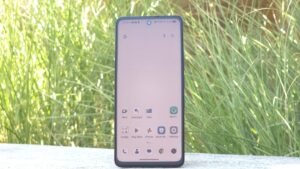 I switched to this paper-like TCL phone for a week, and my tired eyes ...
